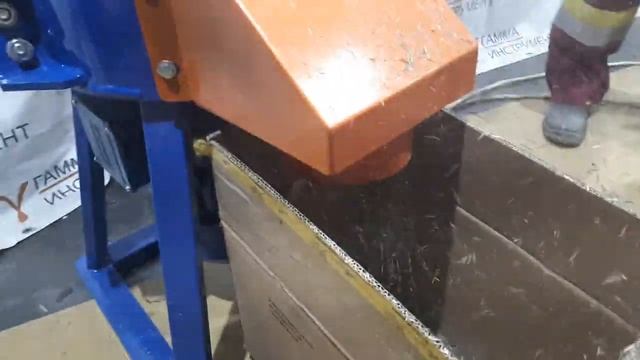 Дробилка измельчитель сена   МИ-500Р измельчение на сетке 20мм.mp4