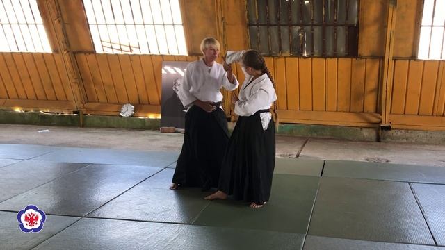 Катате дори кокью наге (обработка кисти сото кайтен). Наталья Руднева, 6 дан айкидо Айкикай. 2021.