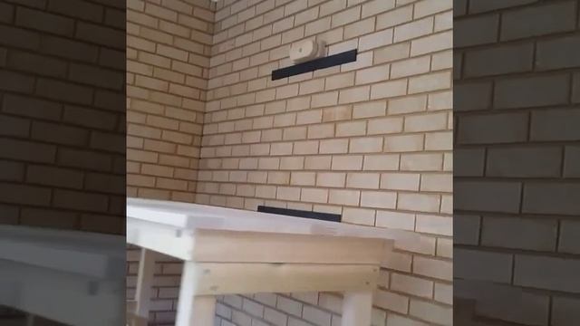 Компактное решение откидного стола в гараже