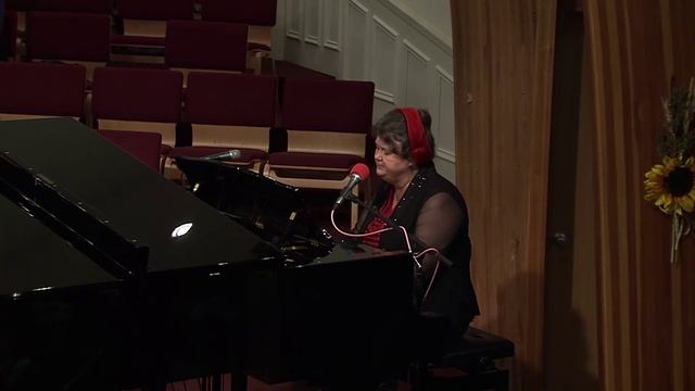 Хрустальные капли роняя..