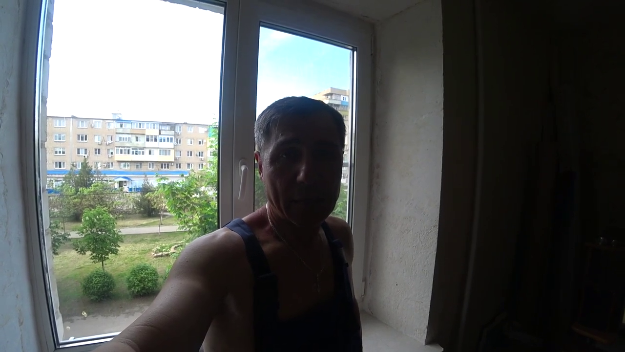 Как снять старую краску с оконных откосов..mp4