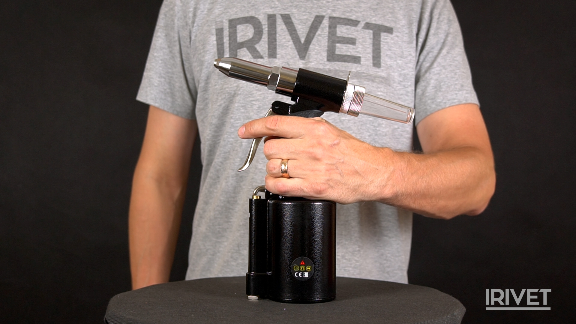 MESSER AHR 101 - пневмо-гидравлический заклёпочник для установки вытяжных заклёпок Ø 2.4 - 5.0 mm