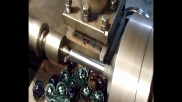 Токаря защитники фронта! Мы второй фронт!