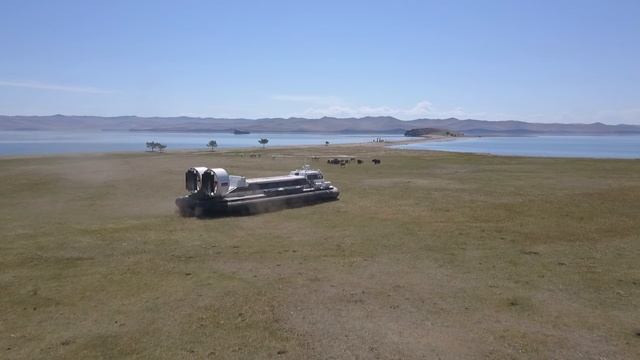 СВП ПАРМА 44 "Бирюса" на траве. Байкал.