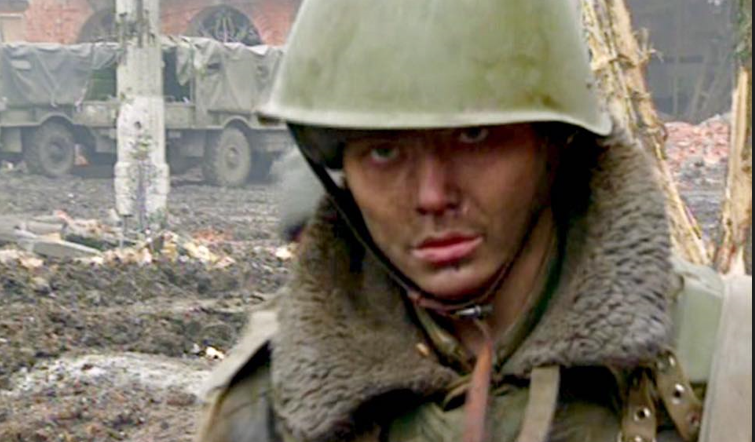 Так смотрят только русские солдаты. Стихи. Автор текста Константин Фролов - Крымский.