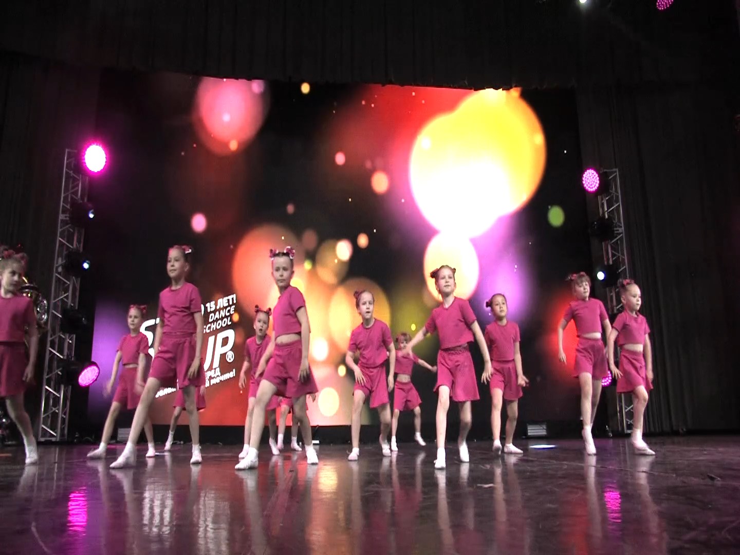 Школа танцев STEP UP MOSCOW. фрагмент из Юбилейного концерта.