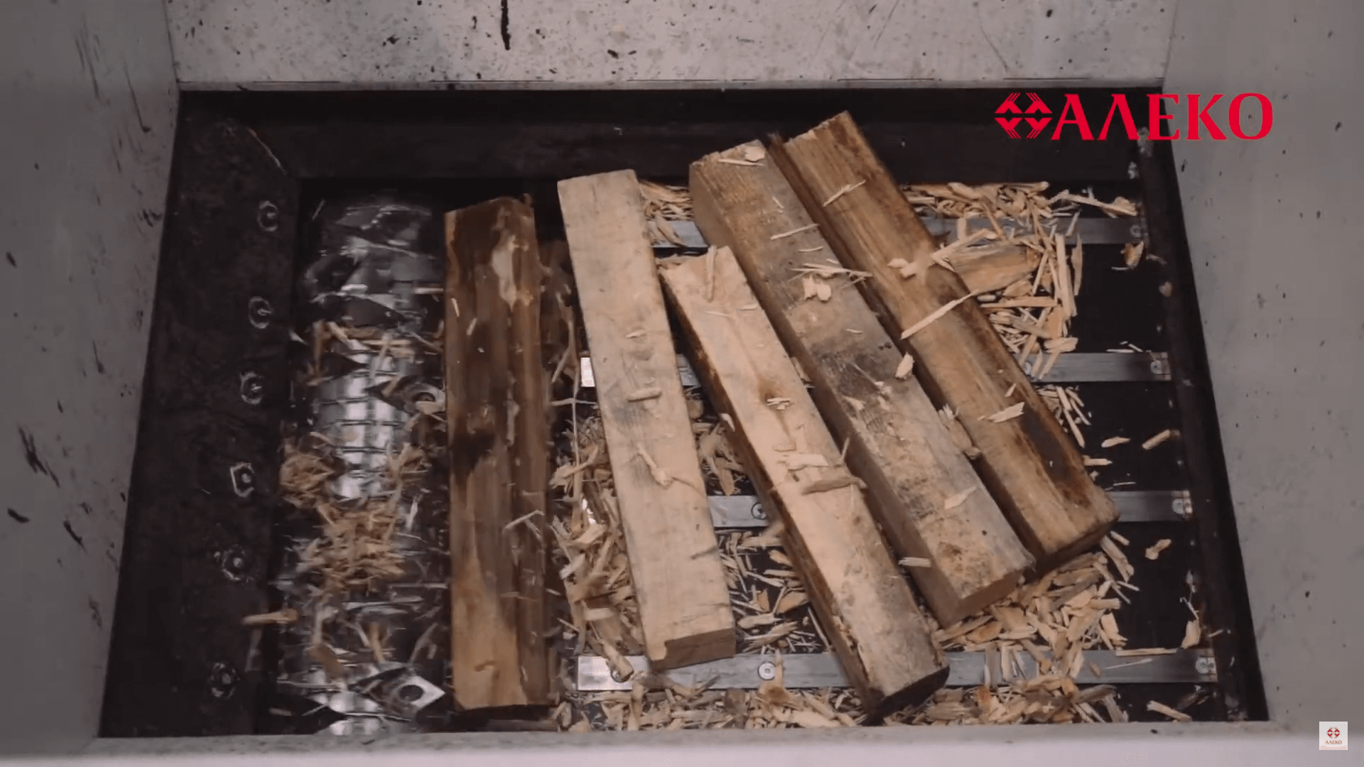 Шредер однороторный для измельчения дерева Raptor Pro