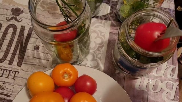 Готовим маринованные помидоры. Просто и вкусно. Хранить можно в квартире