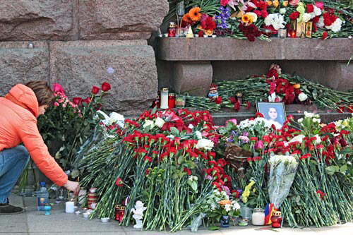 Панихида в Троице-Измайловском соборе: Памяти погибшим в теракте 03.04.2017 (фр)