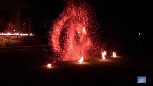 Огненное шоу "Айрис" и группа "Старый город".