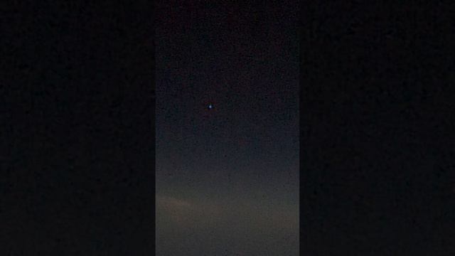 Два НЛО возле авиалайнера над Атлантическим океаном. Август 2024