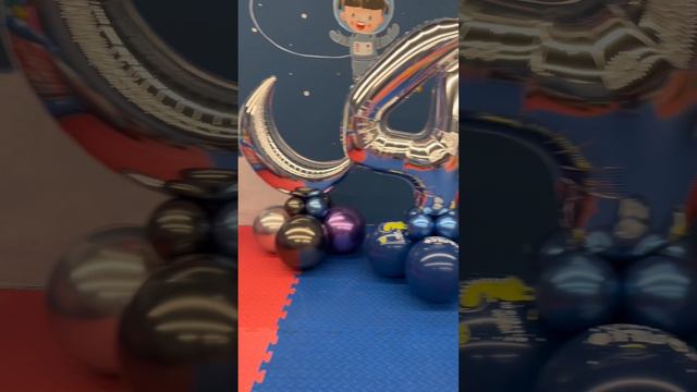 Инсталляция с воздушными шарами "Космос"