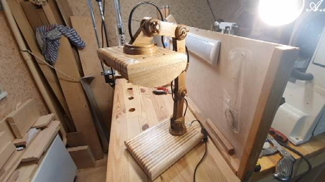 Настольная лампа из разных пород дерева (своими руками).