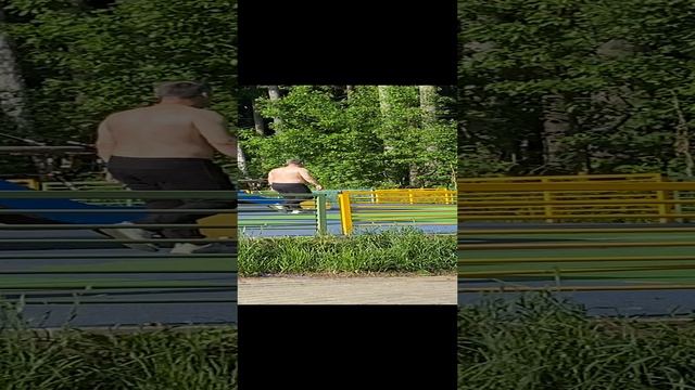 Когда плевать хотел на правила написанные при входе на детскую площадку