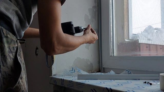 лайфхак? Самый простой способ отделки оконного откоса на кухне.