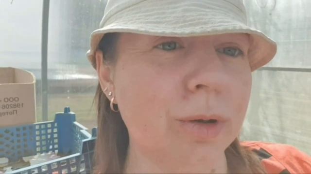 Бахтик поёт.?Что взошло!_?Высадила сельдерей.☘️