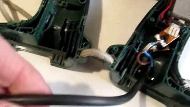 Замена аккумуляторов шуруповёрта Бош 12 вольт на мотоциклетный свинцовый [JmbUoqgPE7Y].mp4