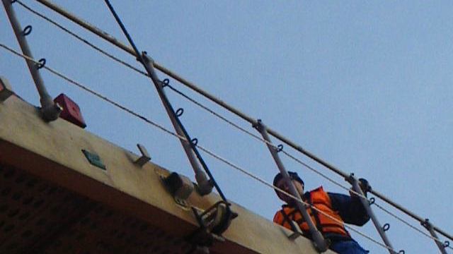 Доктор, в прямом смысле, спускает с ТК по шторм-трапу 😁. / 2011.01.22