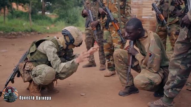 ЧВК "Вагнер" поставили памятник в Центральной Африканской Республике.