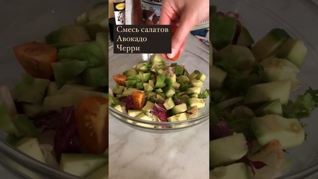 Теплый салат с баклажанами