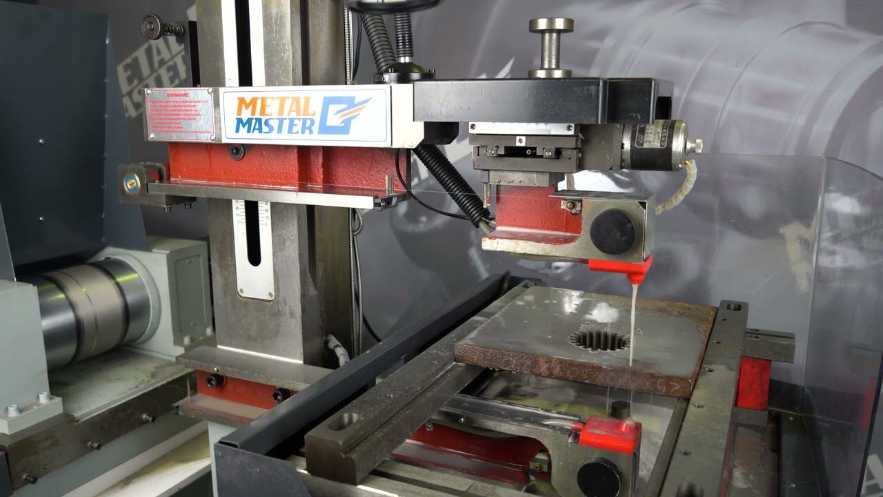 Электроэрозионный проволочно-вырезной станок Metal Master DK77 DRO. Работа на станке.