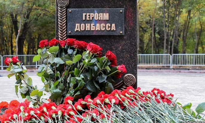 Мы все под Богом в этом мире ходим. Стихи. Автор текста Юрий Волков. Памяти Евгения Вилькосс.