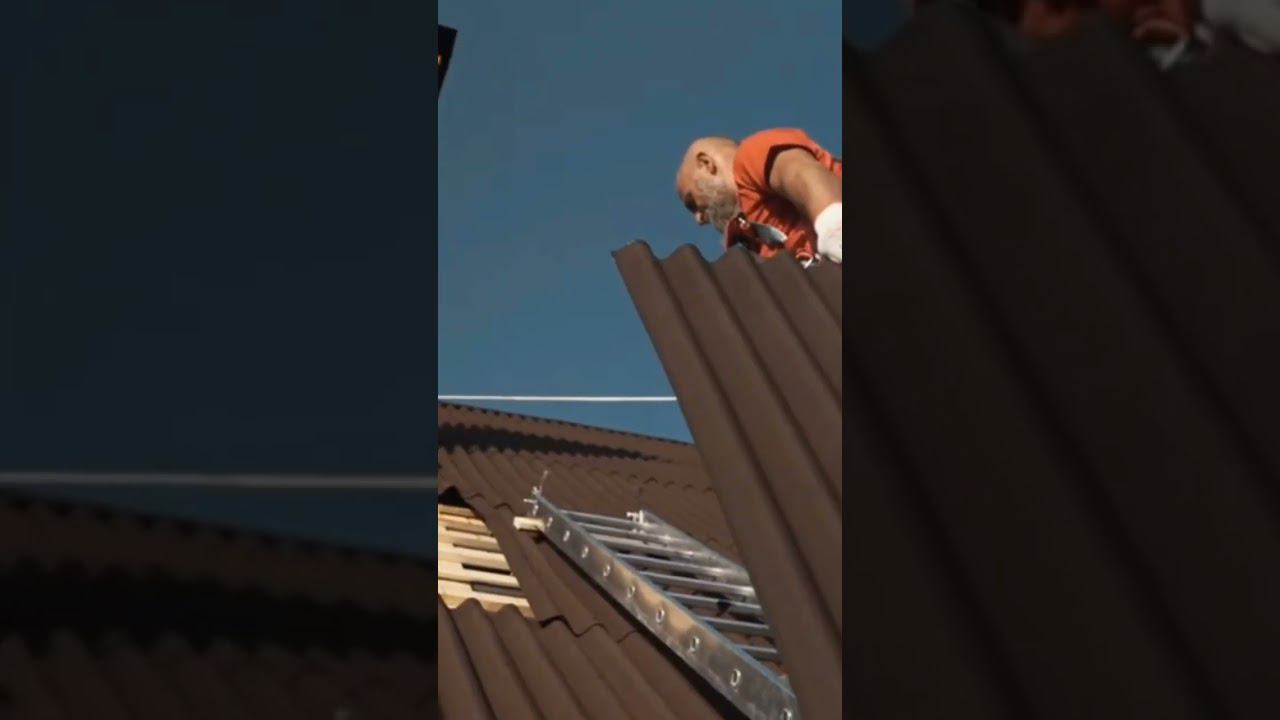 Замена листа на кровле из ондулина.