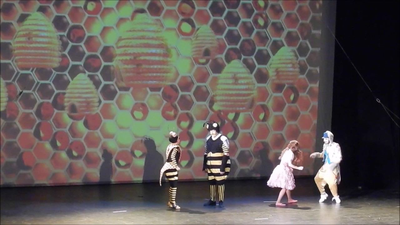 ДК ЗИЛ «Алиса в Стране чудес» – 3D-спектакль