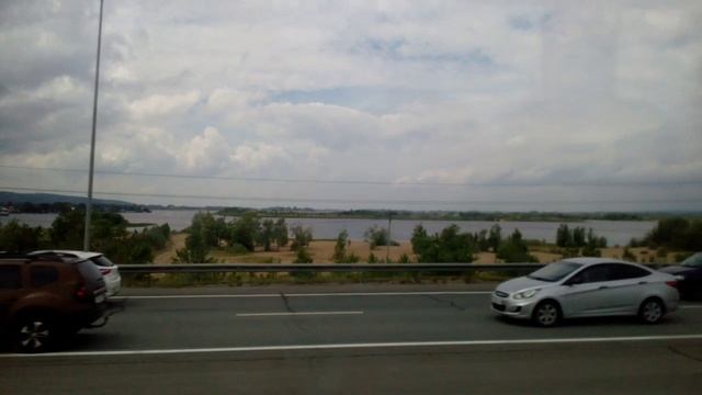 ВЕЛИКАЯ река ВОЛГА. Подъезжаем к Казани со стороны Уфы Золотой песок на пляже