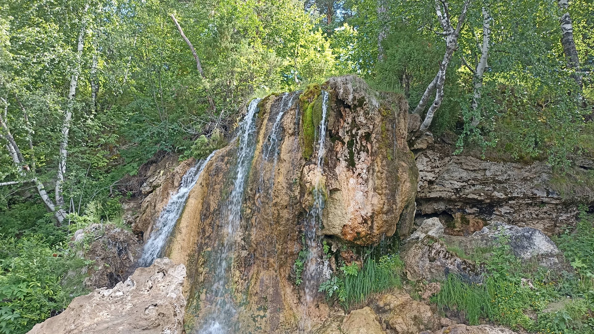 Водопад ''Плакун'' на Среднем Урале