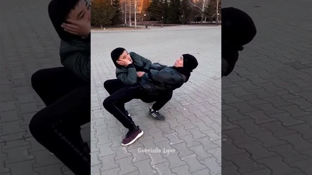 Когда встречаешь друга.