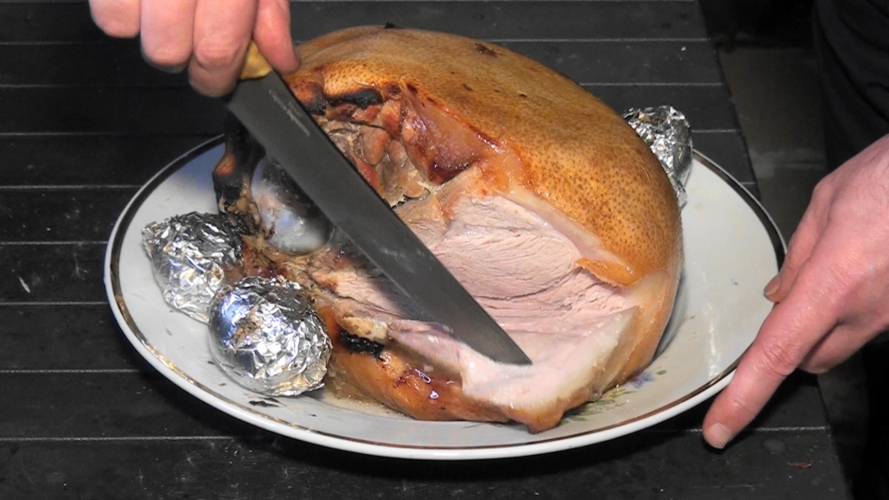 Свиной окорок по-русски. Готовим в дровяной печи "Крестьянка".