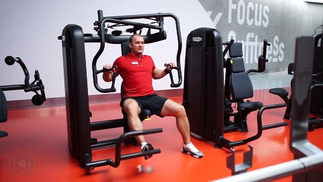 ЖИМ ОТ ГРУДИ В ТРЕНАЖЁРЕ. Мастер-класс с Чемпионом!