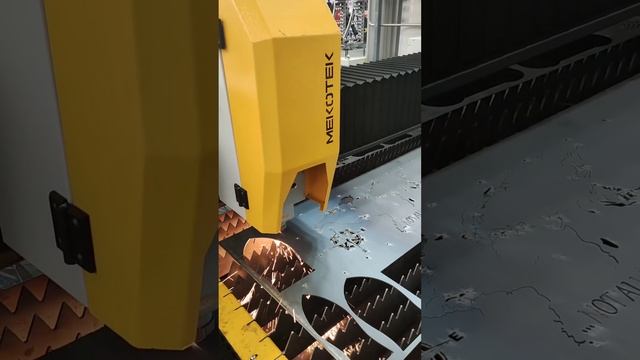 Резка изделия с помощью станка лазерной резки МЕКОТЕК на выставке RUSWELD.