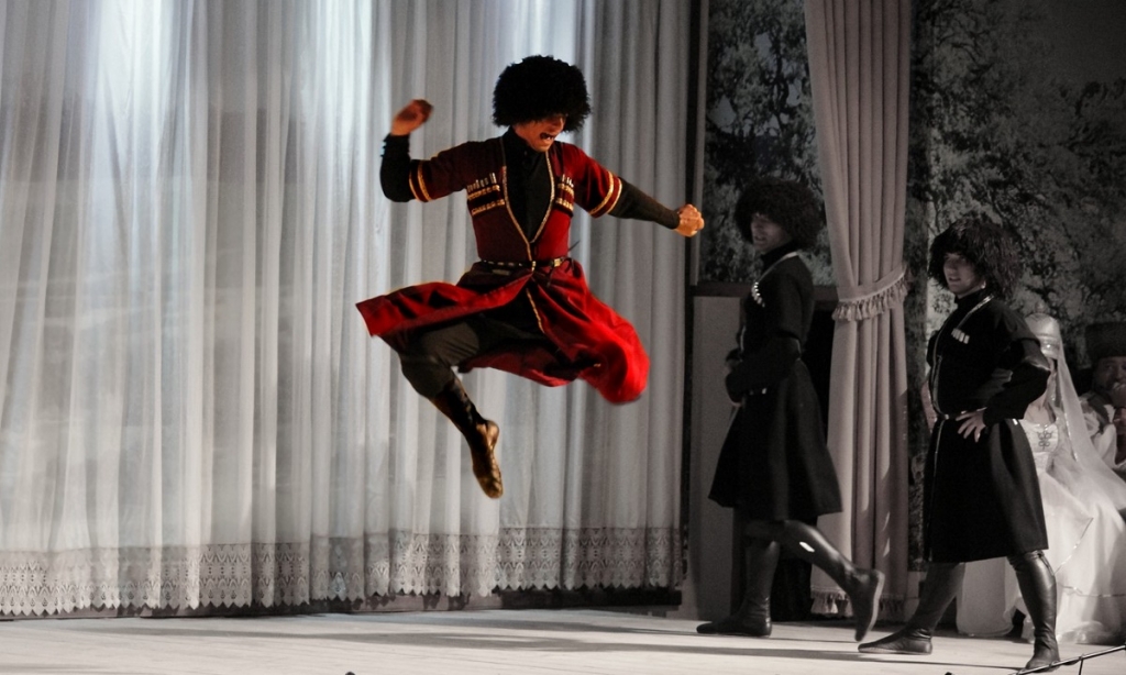 Аминка Лезгинка Танец 2021 Парень красиво танцует обязательно следити за етим видео лезгинка