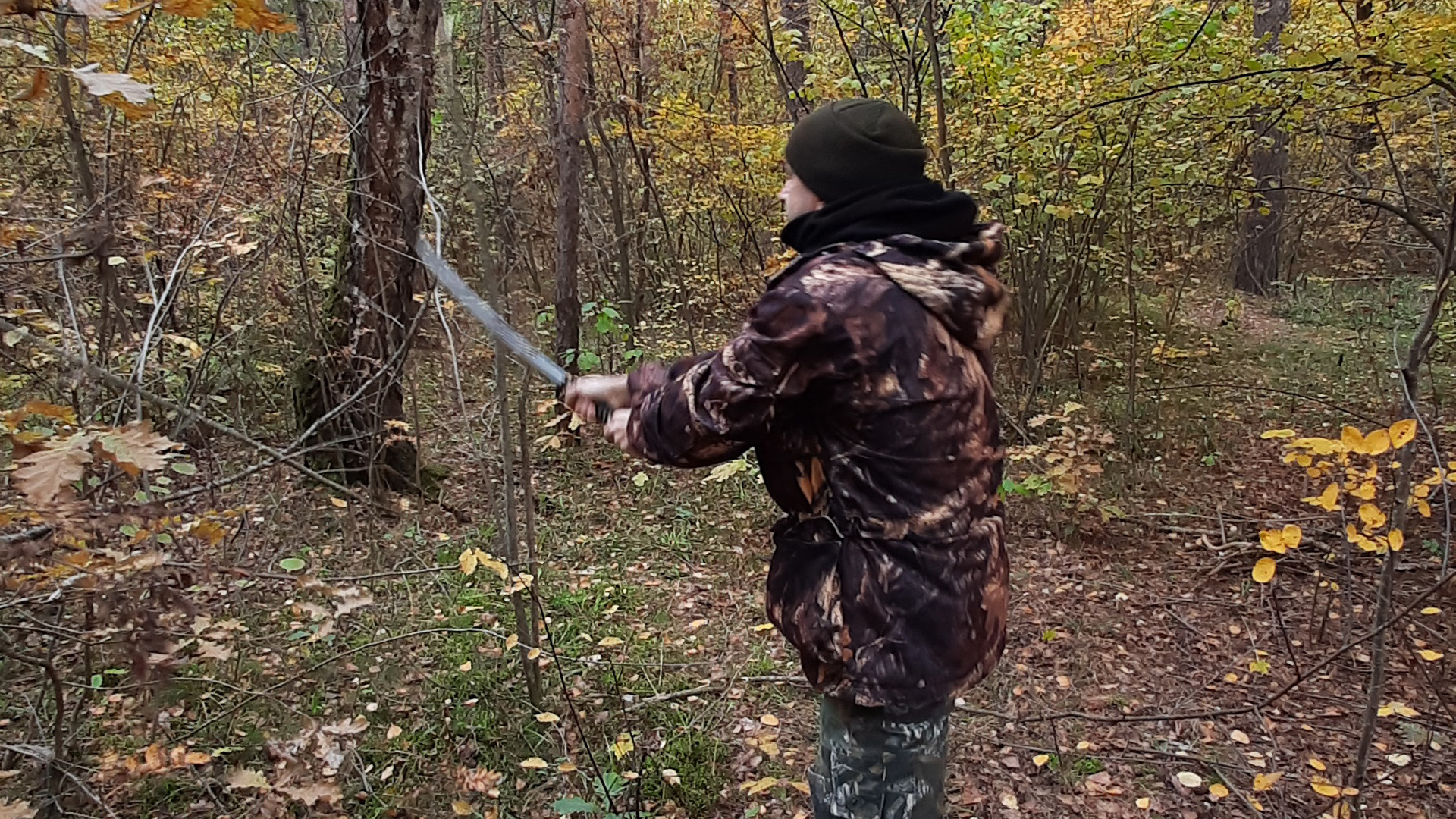 Тамэсигири в школе японского фехтования Katana Club рубка катаной деревца сверху вниз