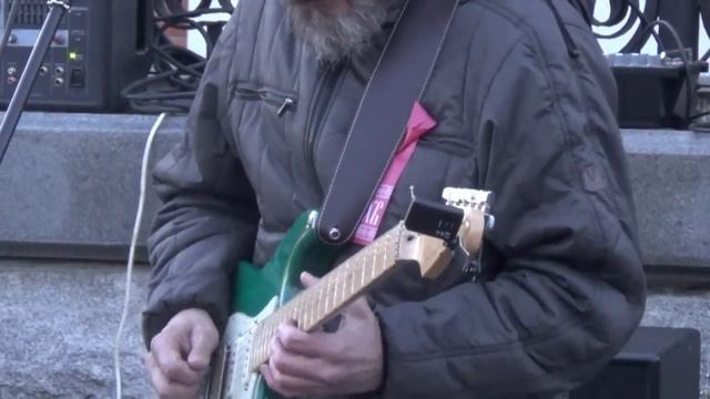 В.Никуляк. группа Ковчег 9 мая, 2015 г.  Успенская площадь  г. Хабаровск.mp4