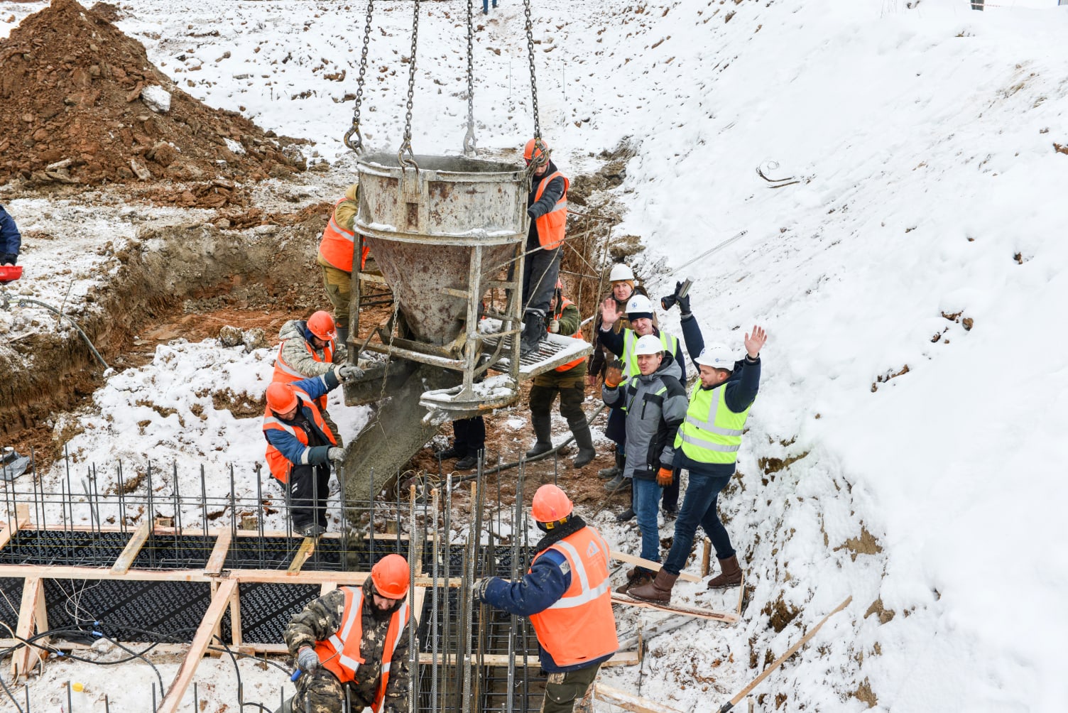Заливка фундамента производственного здания «Доза».