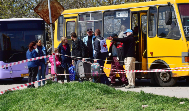 Кого вывезли с Азовстали автобусы ООН.