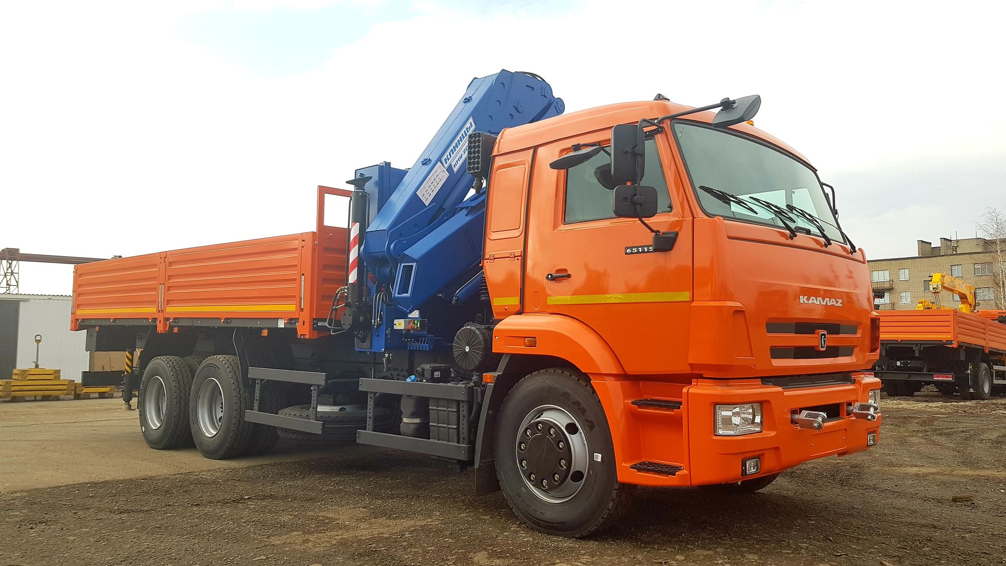 Небольшое обзорное видео о бортовом автомобиле КАМАЗ-65115 с гидравлической КМУ "КЛИНЦЫ" КМУ-20К