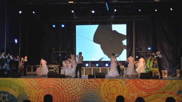 Виктор Тартанов и ансамбль Виктория Нас бьют мы летаем