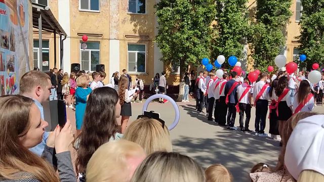линейка послед звонок 9 класс Шары в небо