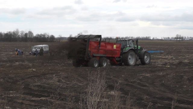Машина для внесения твердых органических удобрений PTU-14B.mp4
