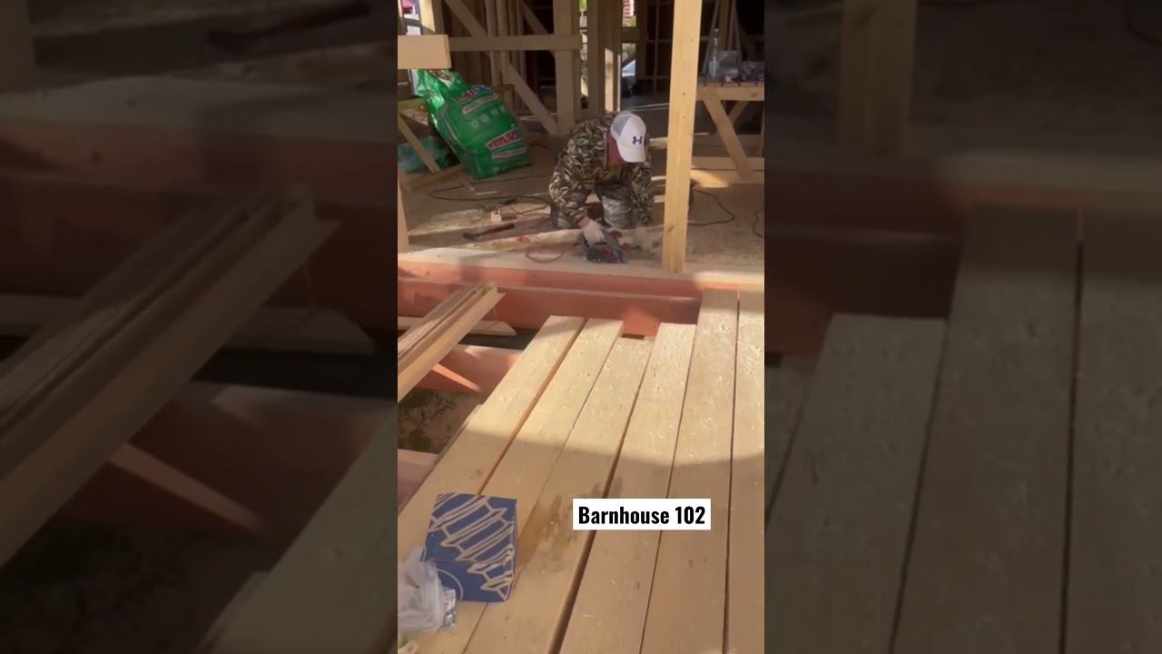 Возводим современные дома #домспанорамнымиокнами #барнхаус #строительстводомов