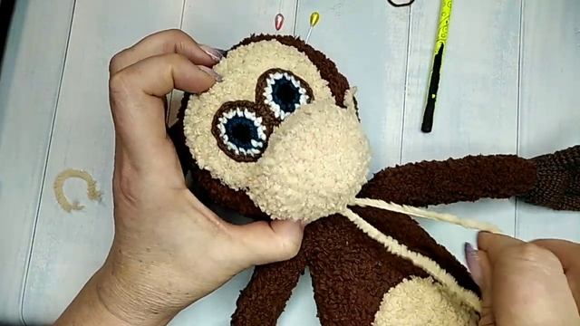 Утяжка мордочки вязаной игрушке.mp4
