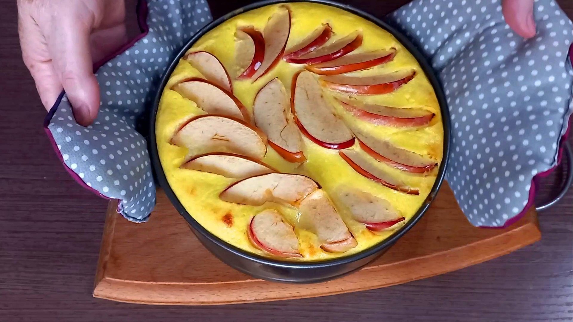 Нежнее нежного — яблочный пирог с творожным суфле к чаю