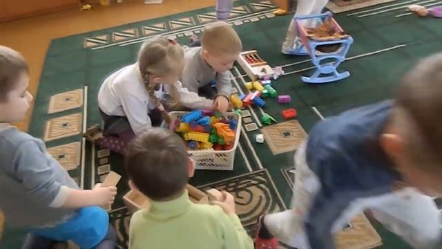 Как мы в садике живем. Детский сад "ЁЛОЧКА"