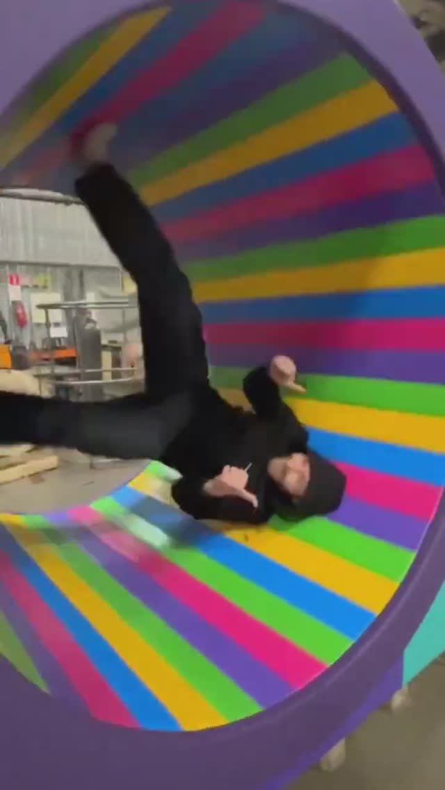 Проводим испытания новинки - карусели "Радуга"