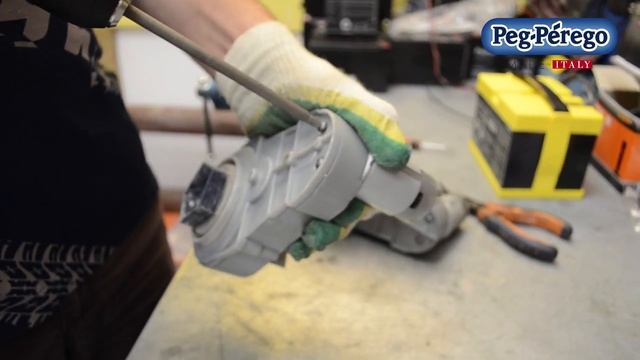 Ремонт электромобиля Peg Perego Polaris Outlaw подробный обзор.