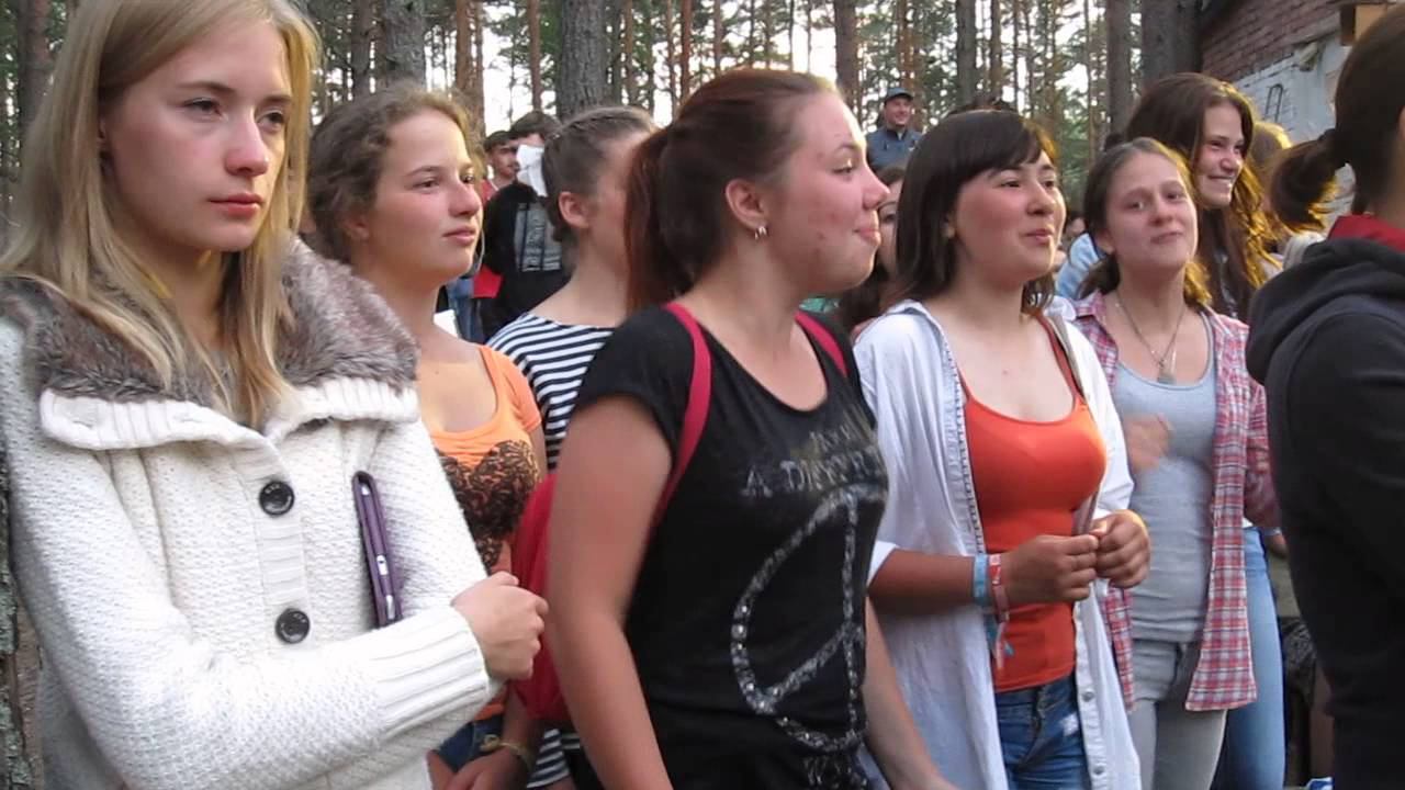 Зрители в Комарике отжигают